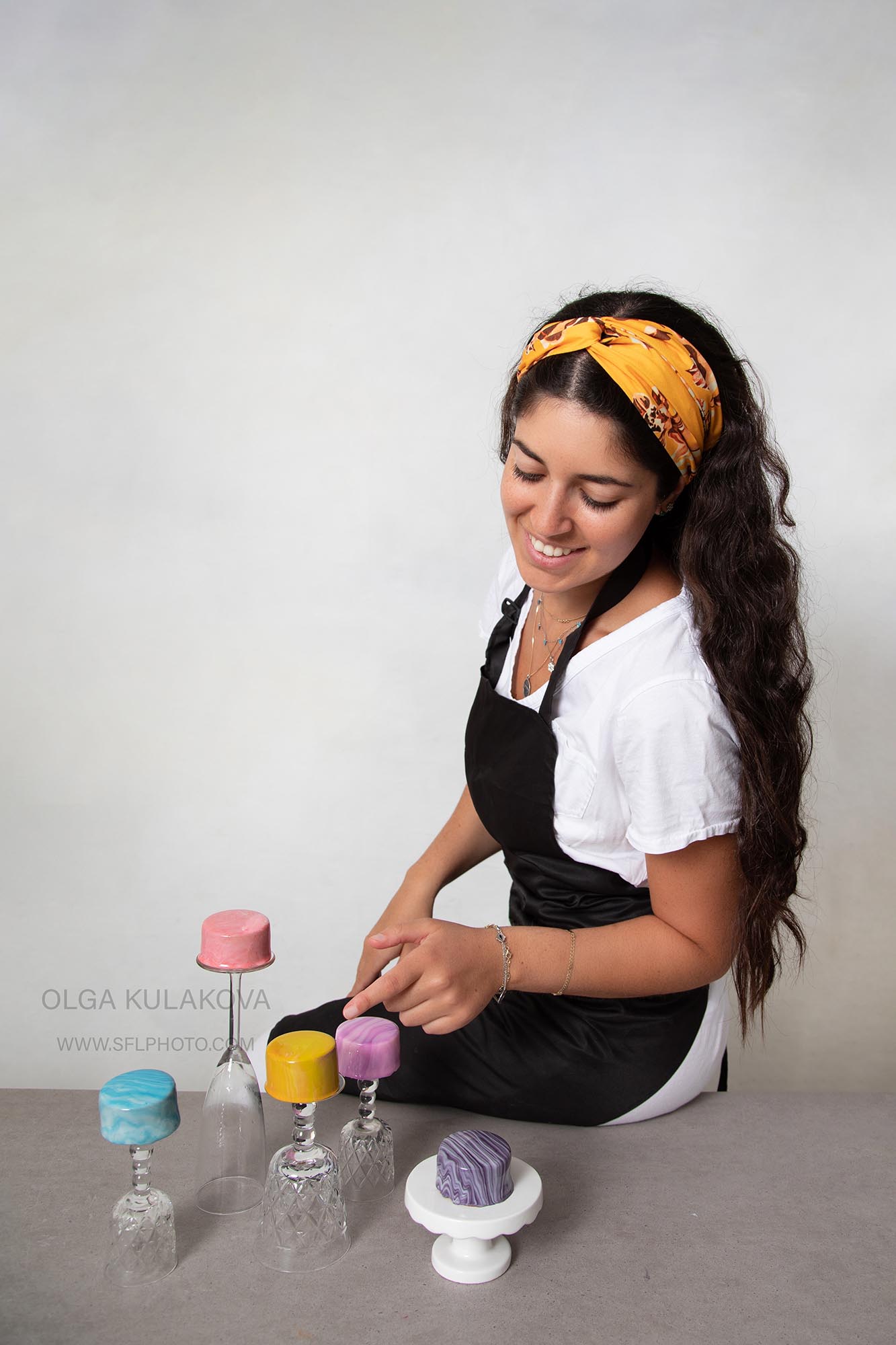 Bakery girl and her mini glazed cakes photo session - Miami ...